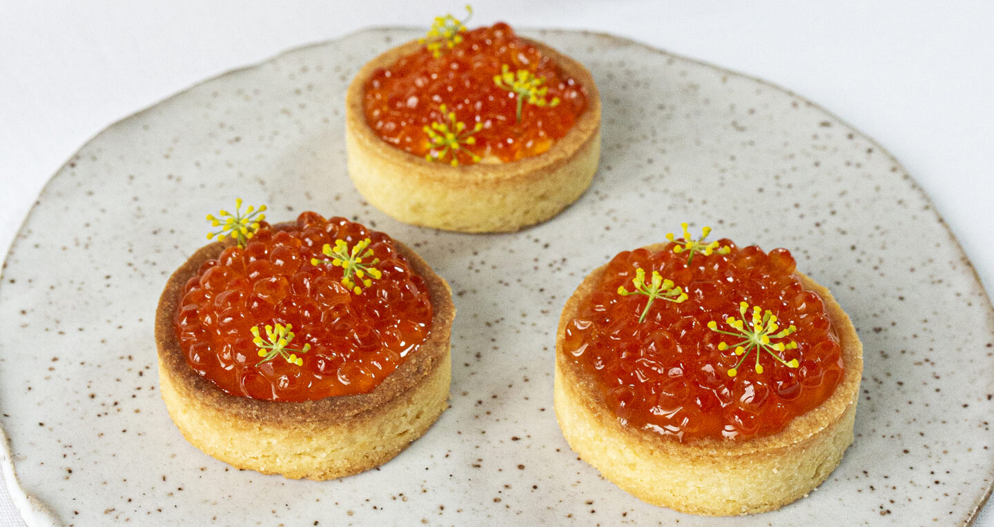 Crab & salmon roe tartlet – G.H.Mumm