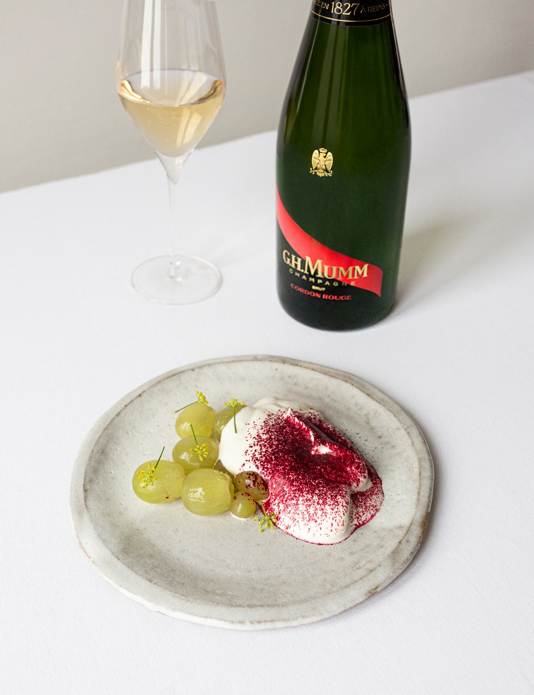 Grapes in syrup & milk mousse – G.H.Mumm